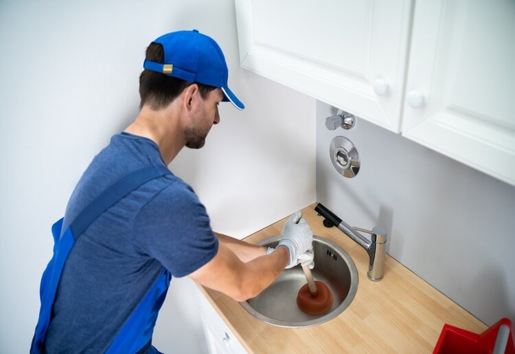 10 Non-Toxic Tricks Plumbers Use to Eliminate Drain Odor