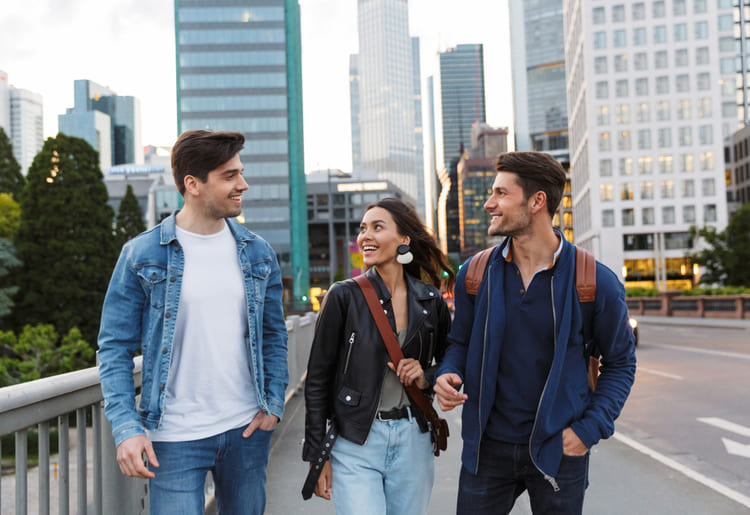 How Dating Multiple People Works in 2025