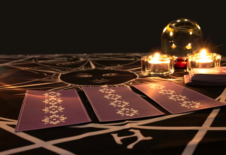 How to Do a Three-Card Tarot Reading