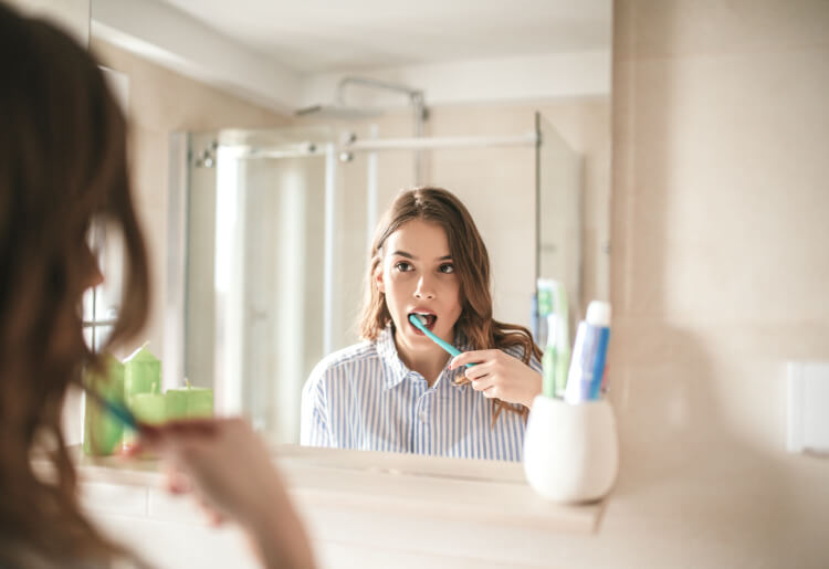 Top 10 Best Ways to Keep Your Teeth Sparkling White