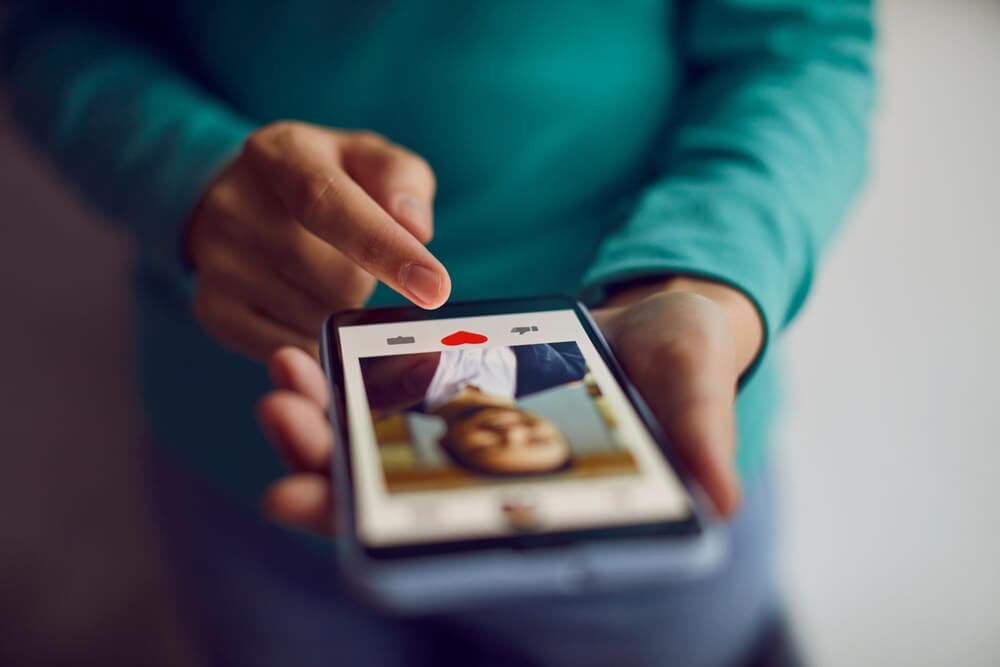10 Great Online Dating Profile examples to copy and paste